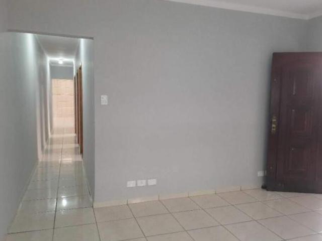 Casa à venda em Santo André Vila Pires | 140m², 2 dormitórios, 5 vagas, financiamento