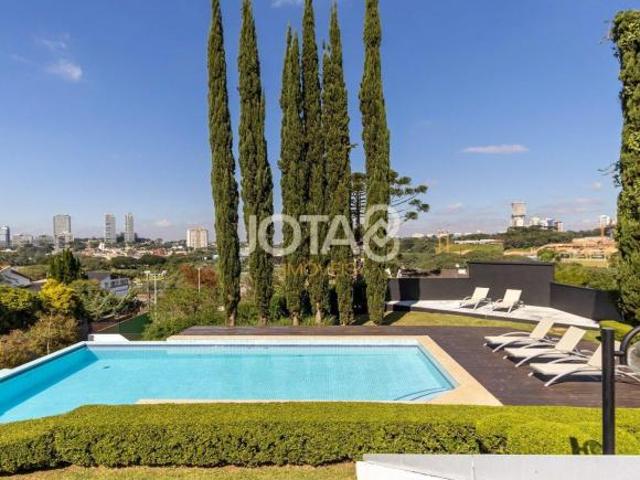 CASA COM AMPLO TERRENO E VISTA PARA O PARQUE BARIGUI!