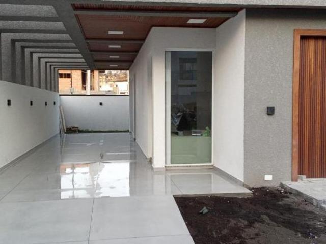 Casa à venda em Santa Cândida