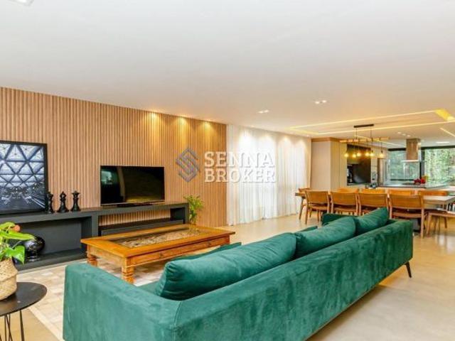 Casa a venda em Santa Felicidade com 4 Suítes e 4 vagas de garagem