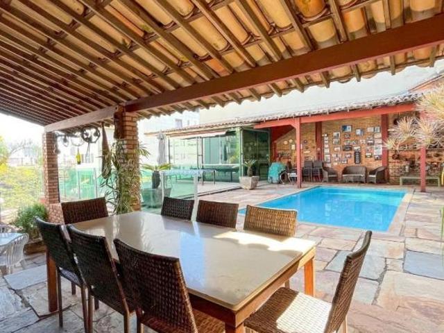Casa à venda em Santa Lúcia