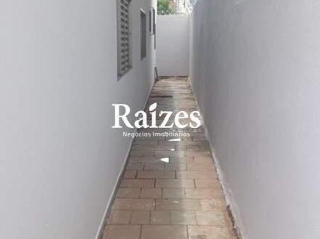 Casa à venda em Santa Mônica, Uberlândia: 3 Quartos 1 Suíte com 4 vagas
