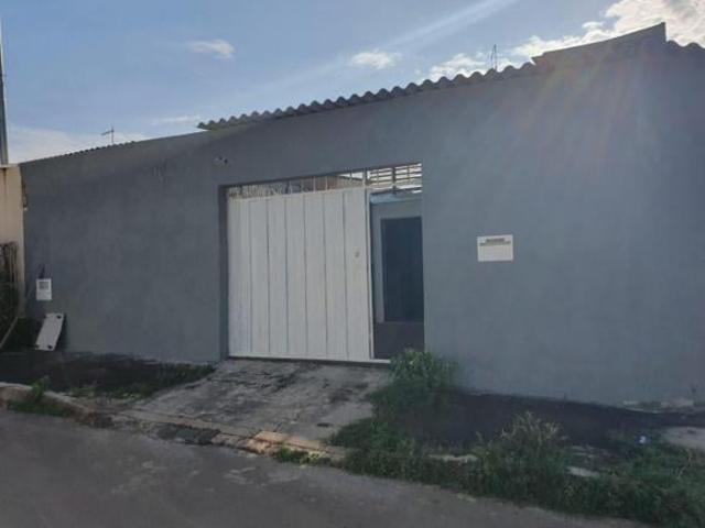 CASA A VENDA EM SANTA MARIA NORTE. ACEITA FINANCIAMENTO BANCÁRIO
