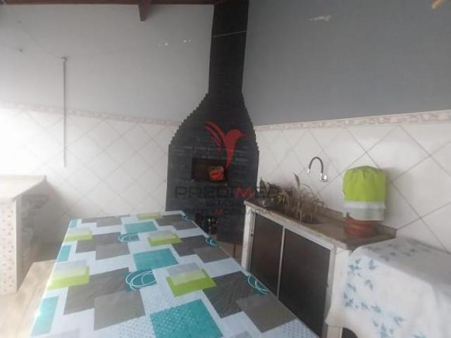Excelente casa á venda,quintal com churrasqueira, bairro Santa Rita em Guar.
