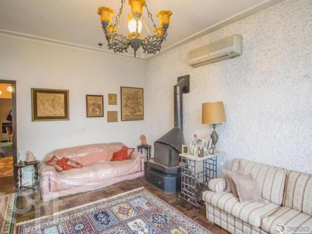 Casa à venda em Santa Tereza com 258 m², 4 quartos, 1 suíte, 5 vagas