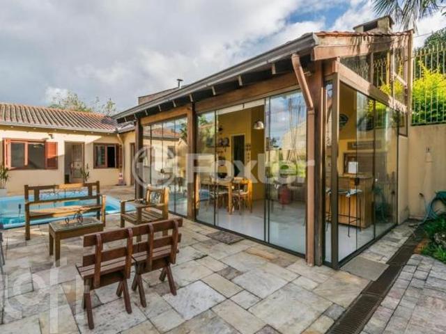 Casa à venda em Santa Tereza com 279 m², 3 quartos, 1 suíte, 3 vagas