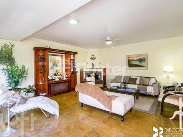 Casa à venda em Santa Tereza com 285 m², 3 quartos, 1 suíte, 4 vagas