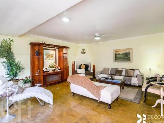 Casa à venda em Santa Tereza com 285 m², 3 quartos, 1 suíte, 4 vagas