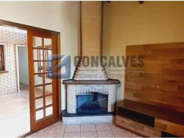 Casa à venda em Santa Terezinha SBC 3 suítes, 4 vagas, 240m² úteis
