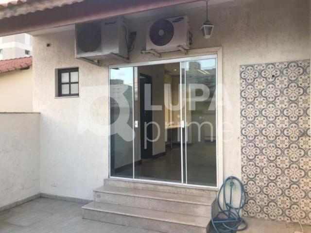 Casa à venda em Santana com 3 suítes e 2 vagas de garagem