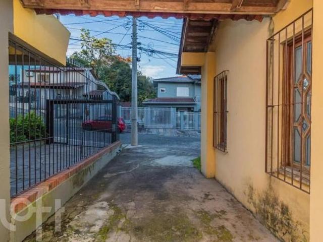 Casa à venda em Santana com 190 m², 3 quartos, 1 suíte, 2 vagas