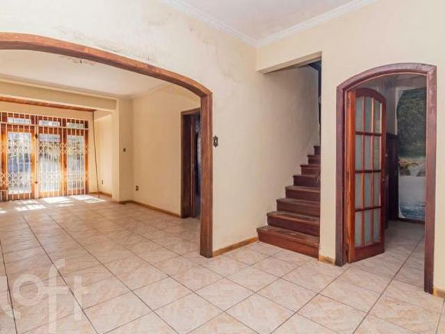 Casa à venda em Santana com 272 m², 5 quartos, 3 suítes, 4 vagas
