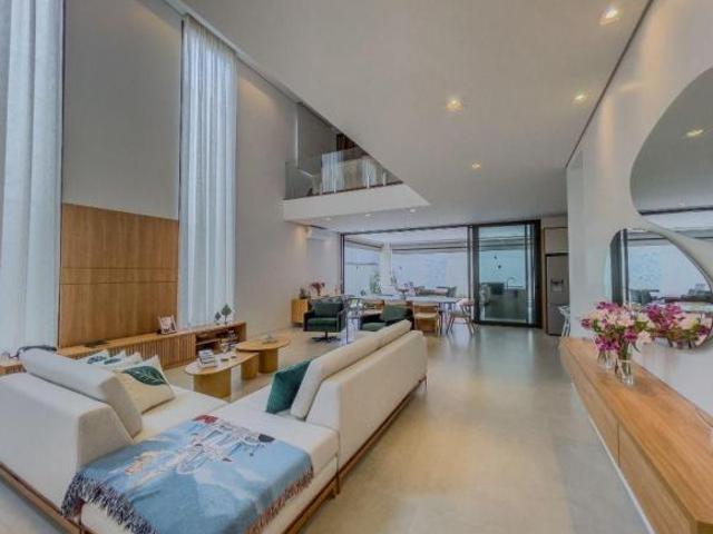 Casa à venda em Santana de Parnaíba, Alphaville, com 4 suítes, com 349 m², Resid