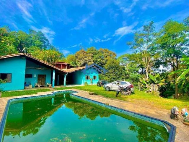 Casa à venda em Santana de Parnaíba, Residencial Santa Helena Gleba I, com 2 s