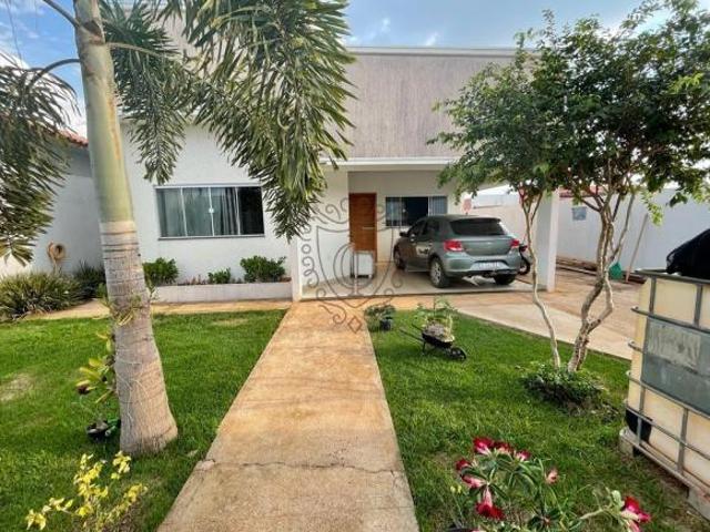 Casa à venda em Sapezal, Agua Clara, com 3 quartos, com 184 m²
