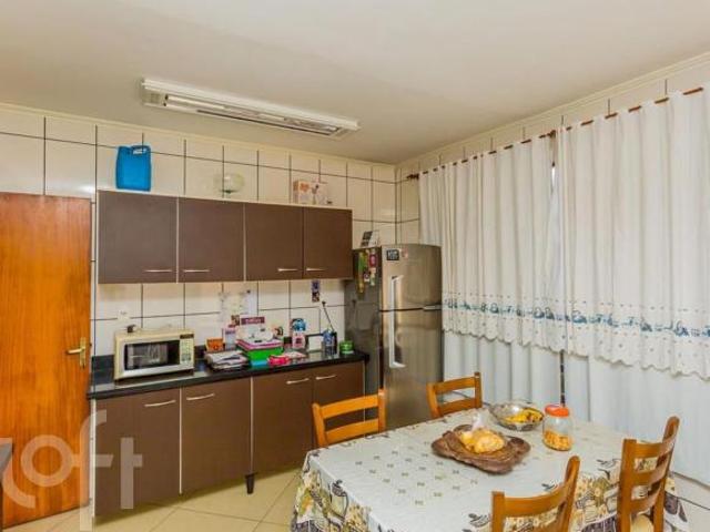 Casa à venda em Sarandi com 100 m², 3 quartos, 4 vagas