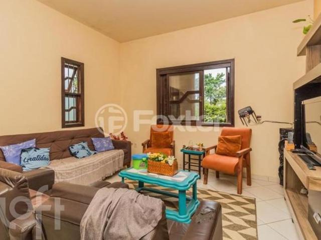 Casa à venda em Sarandi com 122 m², 3 quartos, 2 suítes, 5 vagas