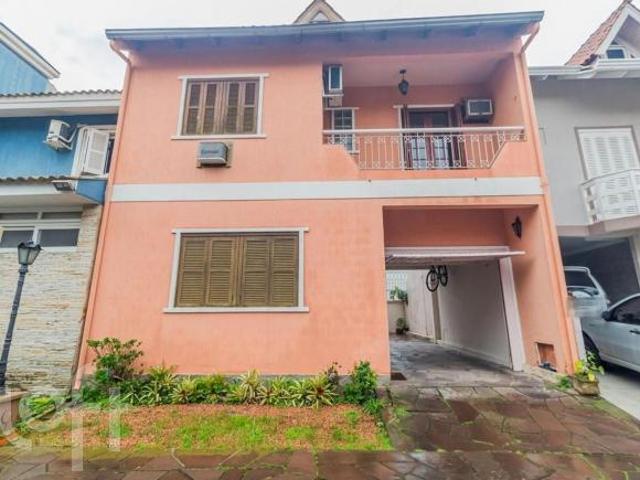 Casa à venda em Sarandi com 147 m², 3 quartos, 1 suíte, 3 vagas