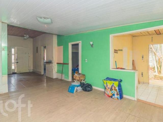 Casa à venda em Sarandi com 142 m², 3 quartos, 2 vagas
