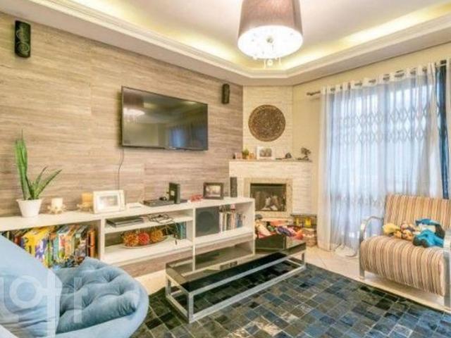 Casa à venda em Sarandi com 157 m², 3 quartos, 1 suíte, 2 vagas