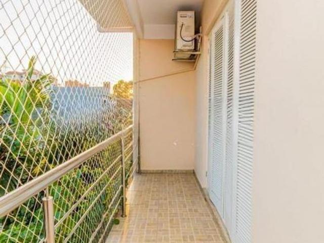Casa à venda em Sarandi com 159 m², 4 quartos, 1 suíte, 6 vagas