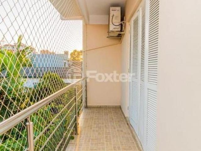 Casa à venda em Sarandi com 159 m², 4 quartos, 1 suíte, 6 vagas