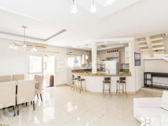 Casa à venda em Sarandi com 178 m², 3 quartos, 1 suíte, 3 vagas