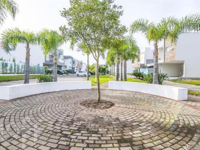 Casa à venda em Sarandi com 173 m², 3 quartos, 2 suítes, 2 vagas