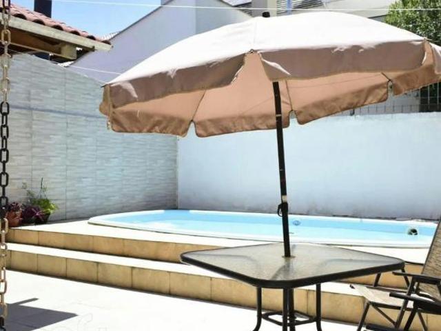 Casa à venda em Sarandi com 182 m², 3 quartos, 1 suíte, 3 vagas