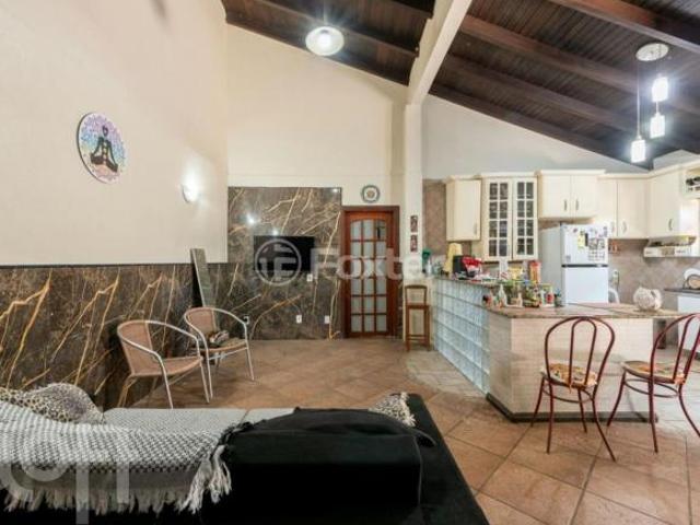 Casa à venda em Sarandi com 196 m², 3 quartos, 1 suíte, 6 vagas