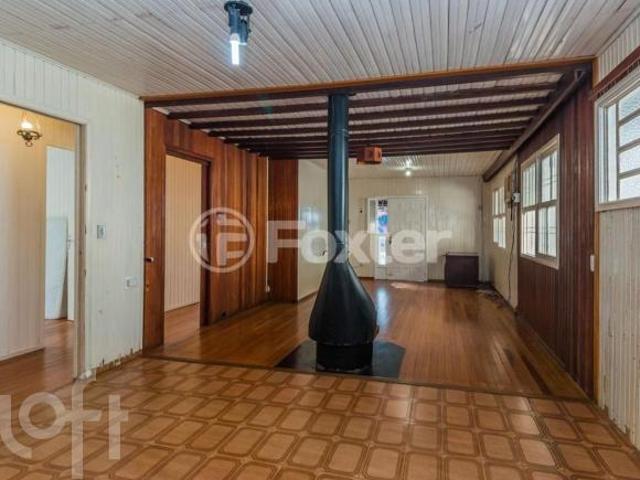 Casa à venda em Sarandi com 192 m², 4 quartos, 1 suíte, 5 vagas