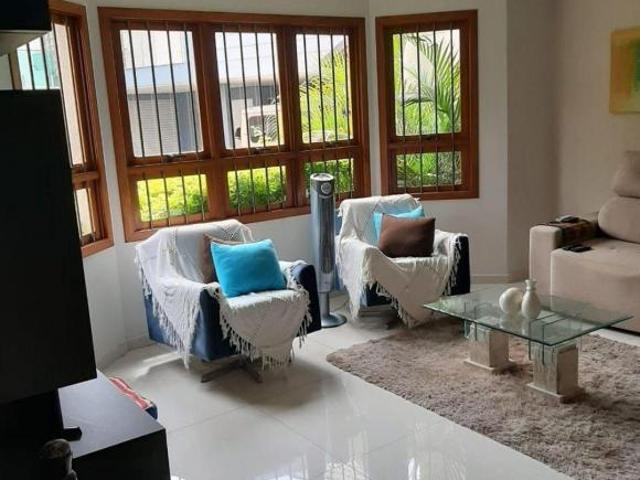 Casa à venda em Sarandi com 200 m², 3 quartos, 1 suíte, 4 vagas