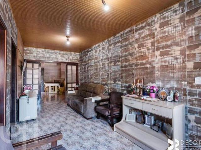 Casa à venda em Sarandi com 200 m², 4 quartos, 1 suíte, 4 vagas
