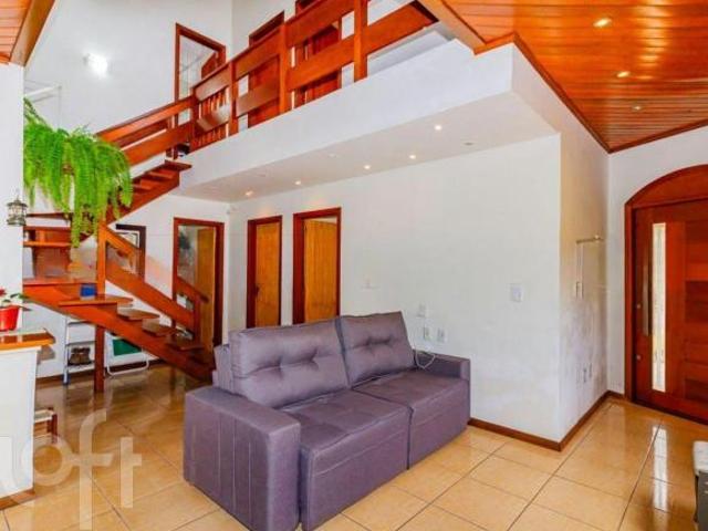 Casa à venda em Sarandi com 210 m², 5 quartos, 2 vagas