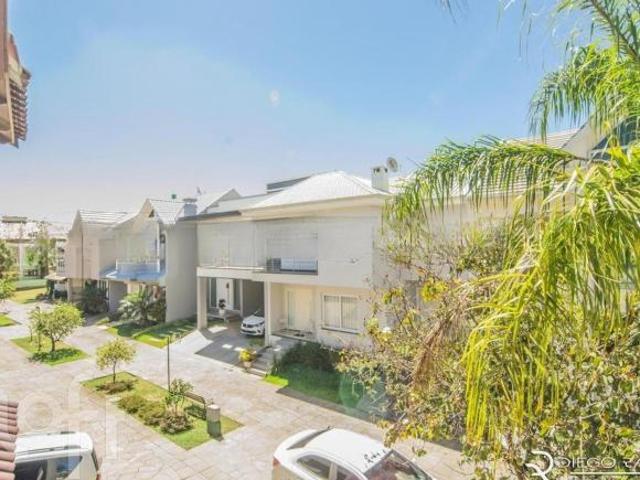 Casa à venda em Sarandi com 240 m², 4 quartos, 1 suíte, 4 vagas