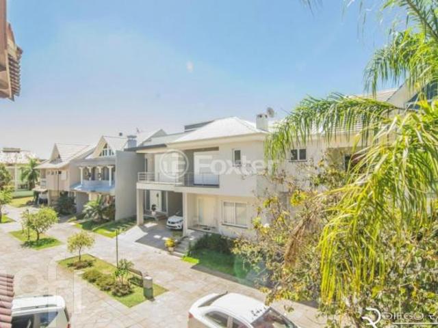 Casa à venda em Sarandi com 240 m², 4 quartos, 1 suíte, 4 vagas