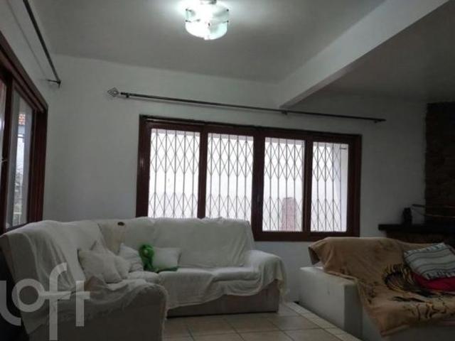 Casa à venda em Sarandi com 296 m², 3 quartos, 1 suíte, 5 vagas