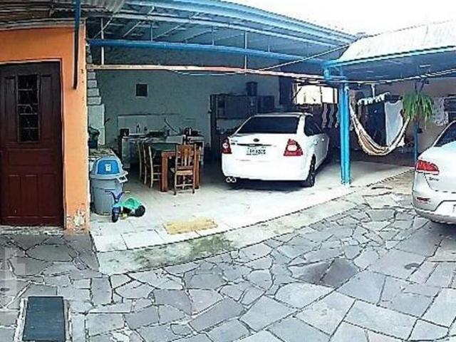 Casa à venda em Sarandi com 380 m², 3 quartos, 2 suítes, 8 vagas