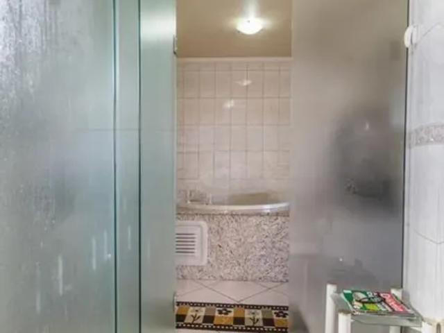 Casa à venda em Sarandi com 523 m², 3 quartos, 1 suíte, 5 vagas