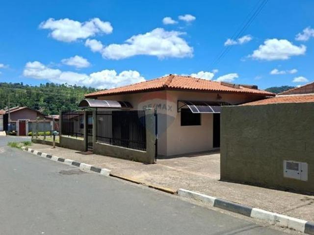 CASA a venda em SERRA NEGRA 99,5 M2 ÁREA CONSTRUÍDA, 210M2 ÁREA TOTAL, 06 VAGAS NA GARAGEM, SALA