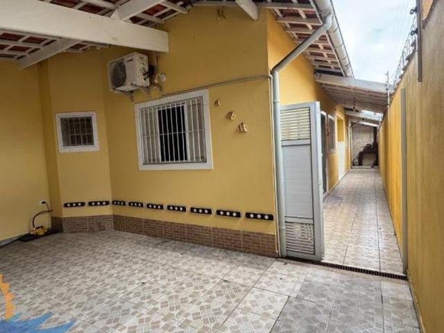 Casa à venda em Suarão Itanhaém SP com 2 dormitórios suíte churrasqueira e mobiliada
