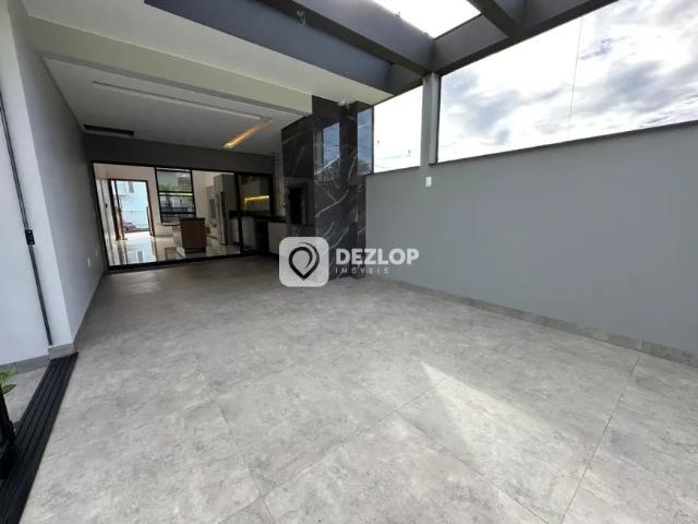 Casa à Venda em Potecas, São José | 3 Quartos Sendo 1 Suíte