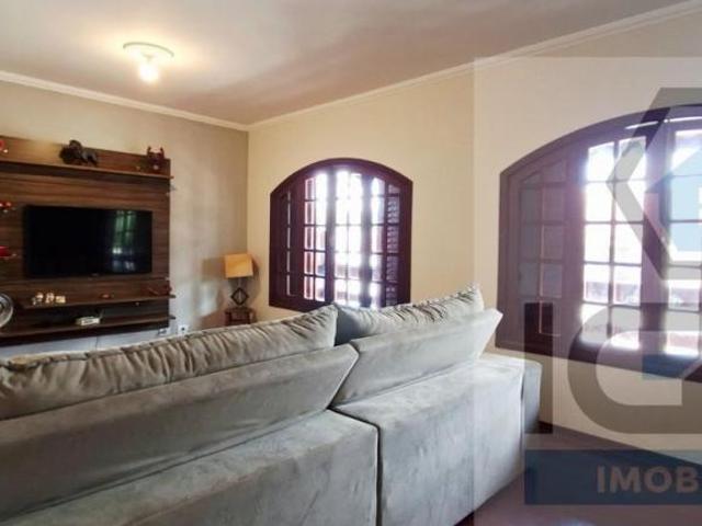Casa à venda em Poços de Caldas MG: 3 quartos, 1 suíte, 2 salas, 3 banheiros, 4 vagas na Jardim Cent