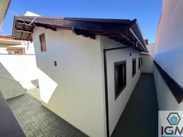 Casa à venda em Poços de Caldas MG: 3 quartos, 1 suíte, 2 salas, 2 banheiros e 2 vagas de garagem, 1