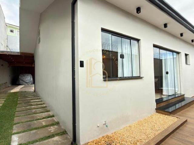 Casa à Venda em Poços de Caldas 214,93m² 3 Dorms