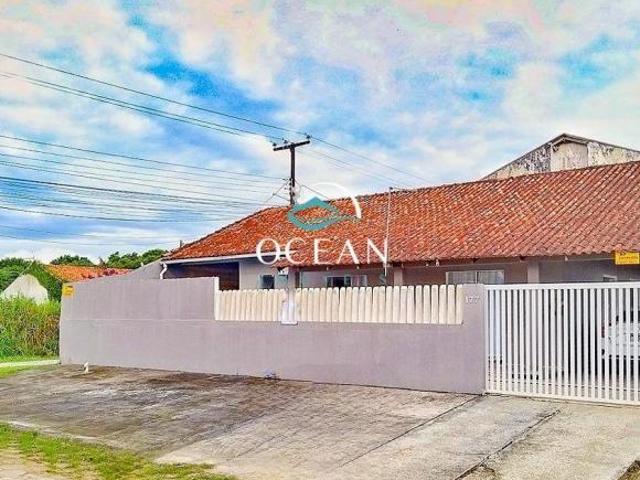 Casa à venda em Pontal do Paraná com piscina
