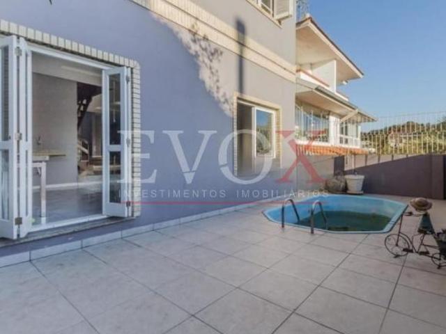 Casa à venda em Porto Alegre RS, na Vila Assunção, com 3 quartos, 3 suítes, 2 salas, 5 banheiros, 2