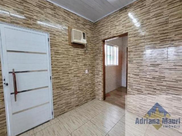 Casa à venda em Porto Alegre RS, no bairro Parque Santa Fé: 1 quarto, 1 sala, 1 banheiro, 4 vagas, 6