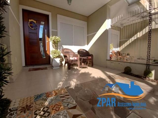 Casa à venda em Porto Alegre RS, bairro Hípica 2 quartos, 1 suíte, 2 salas, 3 banheiros, 1 vaga, 1