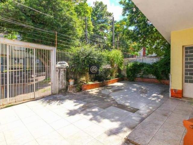 Casa à venda em Porto Alegre, Três Figueiras, com 5 quartos, 254m²